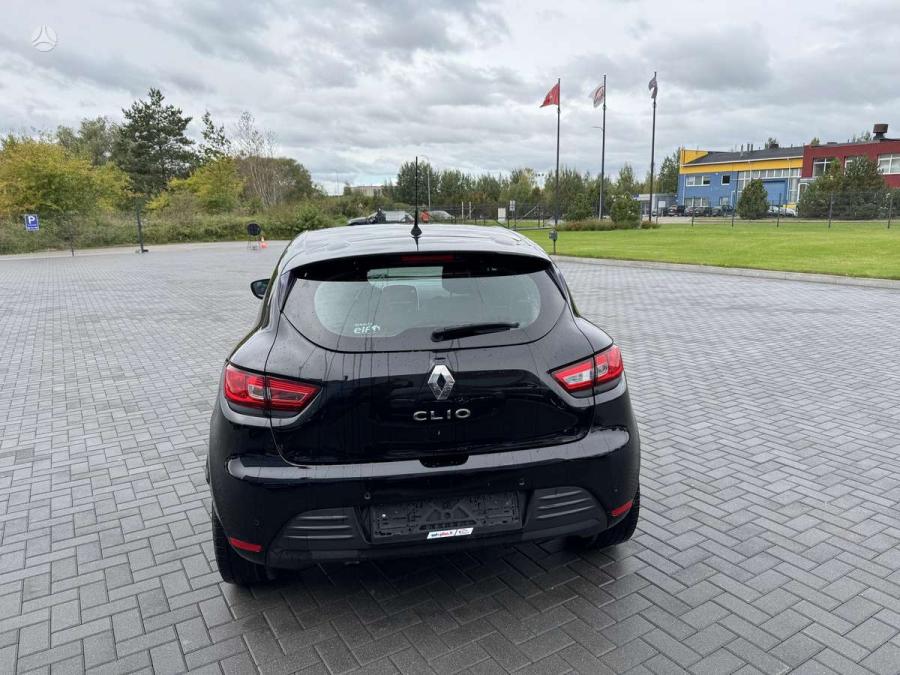Black Renault Clio 2017 in Telschi, with an engine capacity of 1.15 L and mileage of 211 thousand km for 4300 €, photo 7 on AUTOMOTO.COM.LV