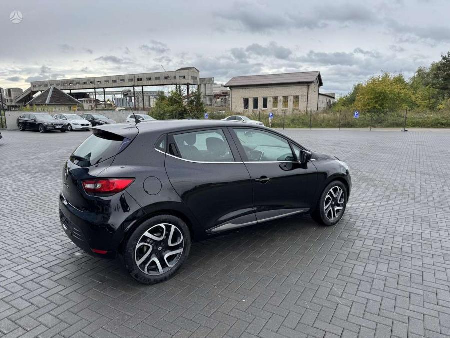 Black Renault Clio 2017 in Telschi, with an engine capacity of 1.15 L and mileage of 211 thousand km for 4300 €, photo 9 on AUTOMOTO.COM.LV