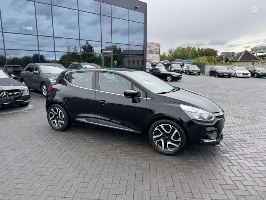 Black Renault Clio 2017 in Telschi, with an engine capacity of 1.15 L and mileage of 211 thousand km for 4300 €, photo 10 on AUTOMOTO.COM.LV