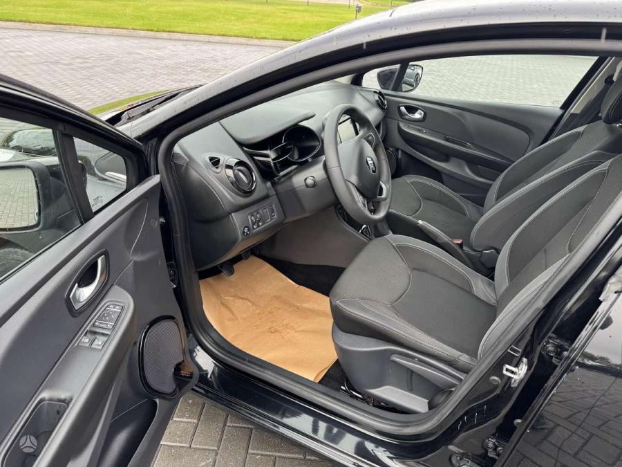 Black Renault Clio 2017 in Telschi, with an engine capacity of 1.15 L and mileage of 211 thousand km for 4300 €, photo 12 on AUTOMOTO.COM.LV