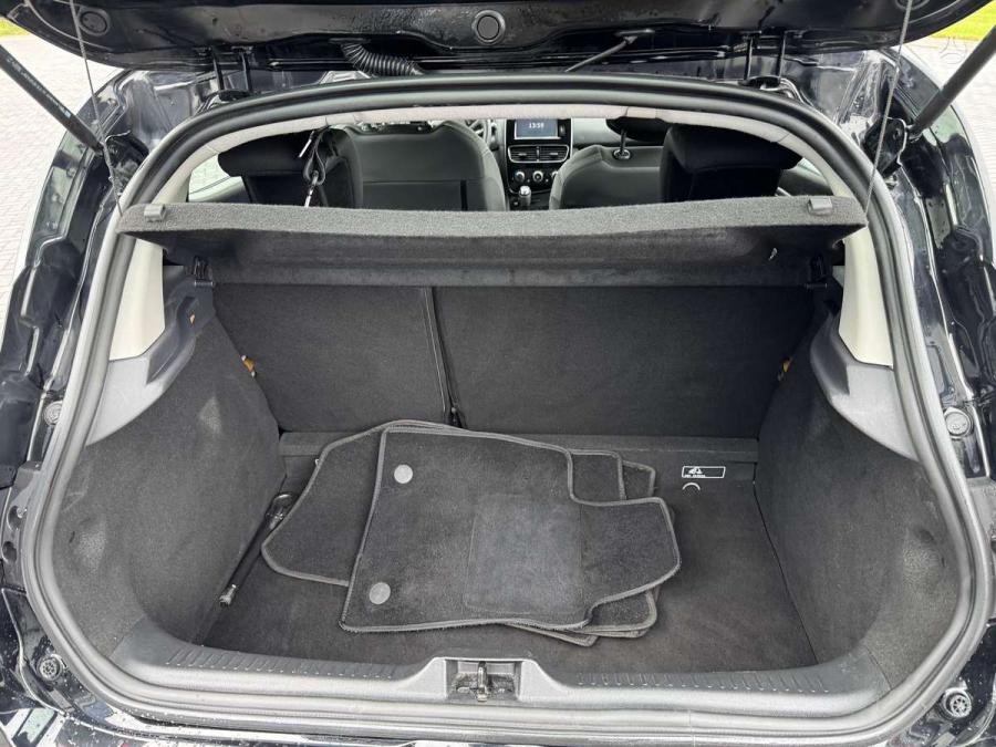 Black Renault Clio 2017 in Telschi, with an engine capacity of 1.15 L and mileage of 211 thousand km for 4300 €, photo 16 on AUTOMOTO.COM.LV