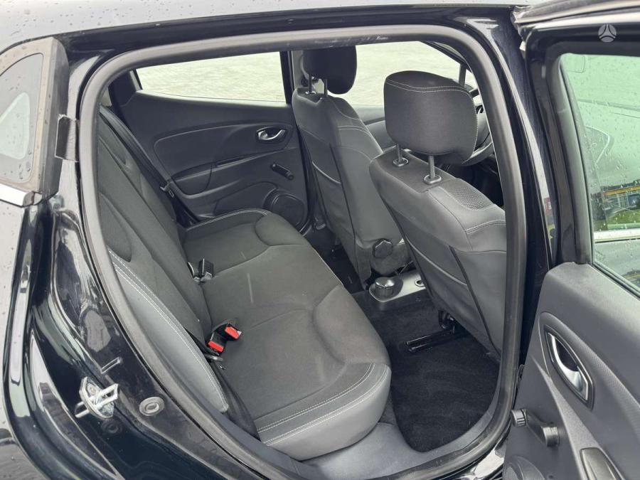 Black Renault Clio 2017 in Telschi, with an engine capacity of 1.15 L and mileage of 211 thousand km for 4300 €, photo 17 on AUTOMOTO.COM.LV