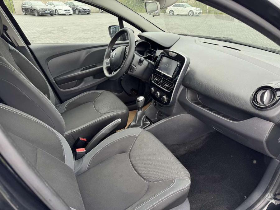 Black Renault Clio 2017 in Telschi, with an engine capacity of 1.15 L and mileage of 211 thousand km for 4300 €, photo 19 on AUTOMOTO.COM.LV
