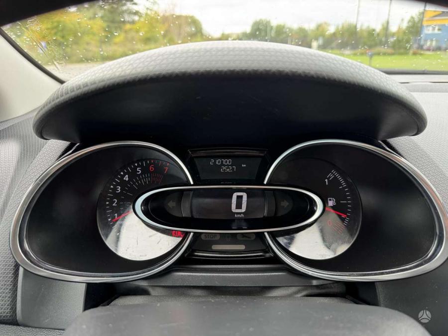 Black Renault Clio 2017 in Telschi, with an engine capacity of 1.15 L and mileage of 211 thousand km for 4300 €, photo 24 on AUTOMOTO.COM.LV