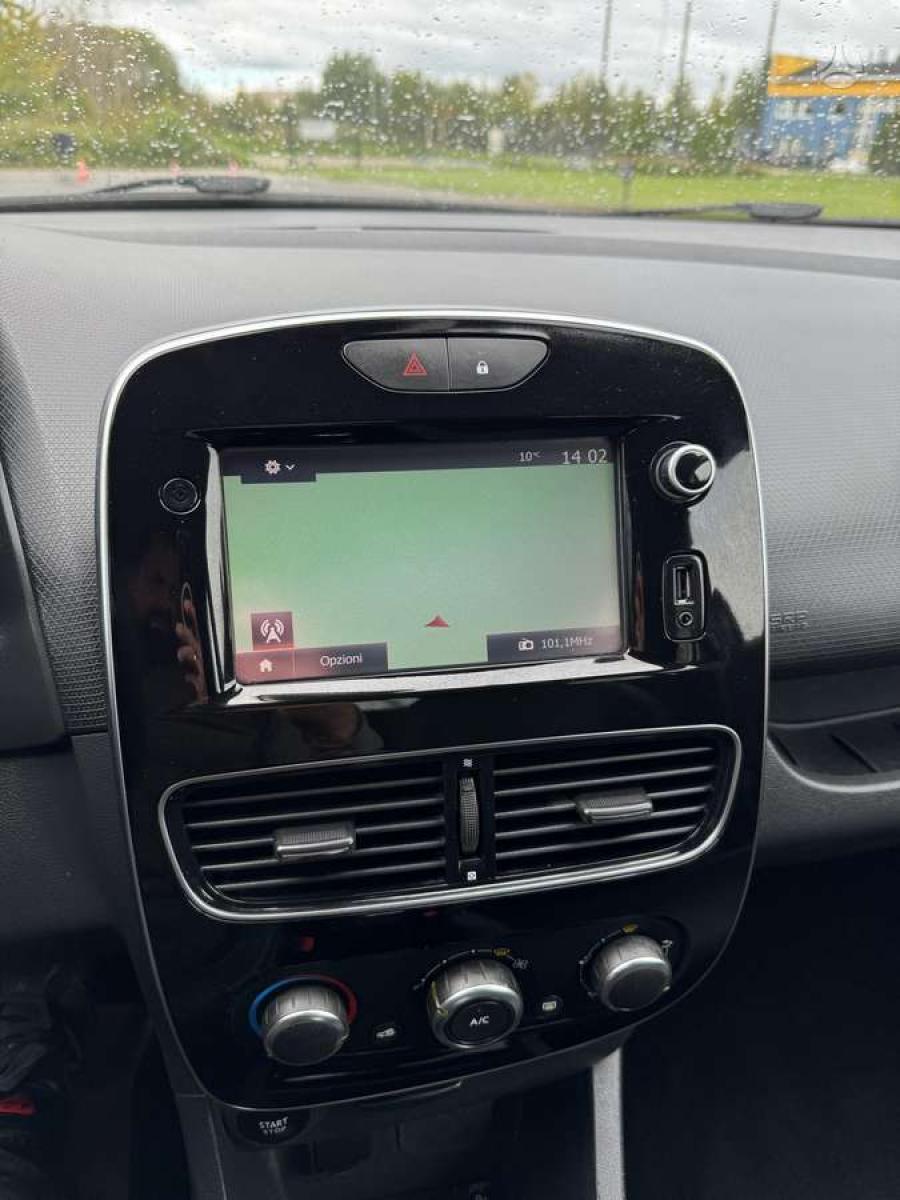 Black Renault Clio 2017 in Telschi, with an engine capacity of 1.15 L and mileage of 211 thousand km for 4300 €, photo 26 on AUTOMOTO.COM.LV