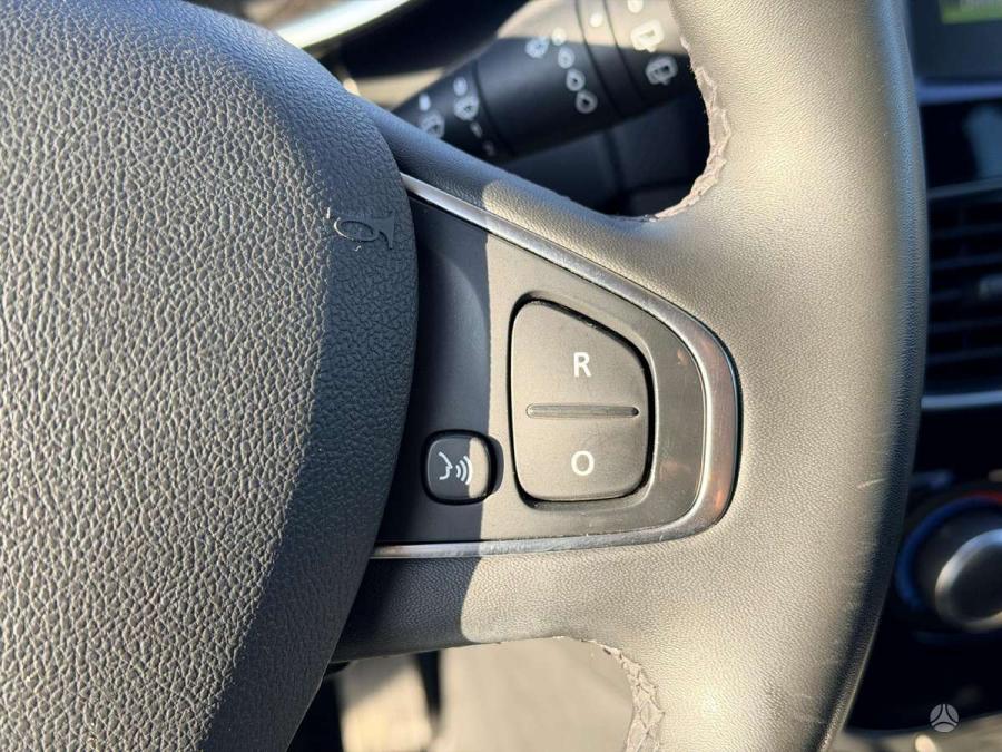 Черный Рено Клио 2019 в Таураге, объемом двигателя 0.90 л и пробегом 170 тыс. км за 4999 €, фото 15 на AUTOMOTO.COM.LV