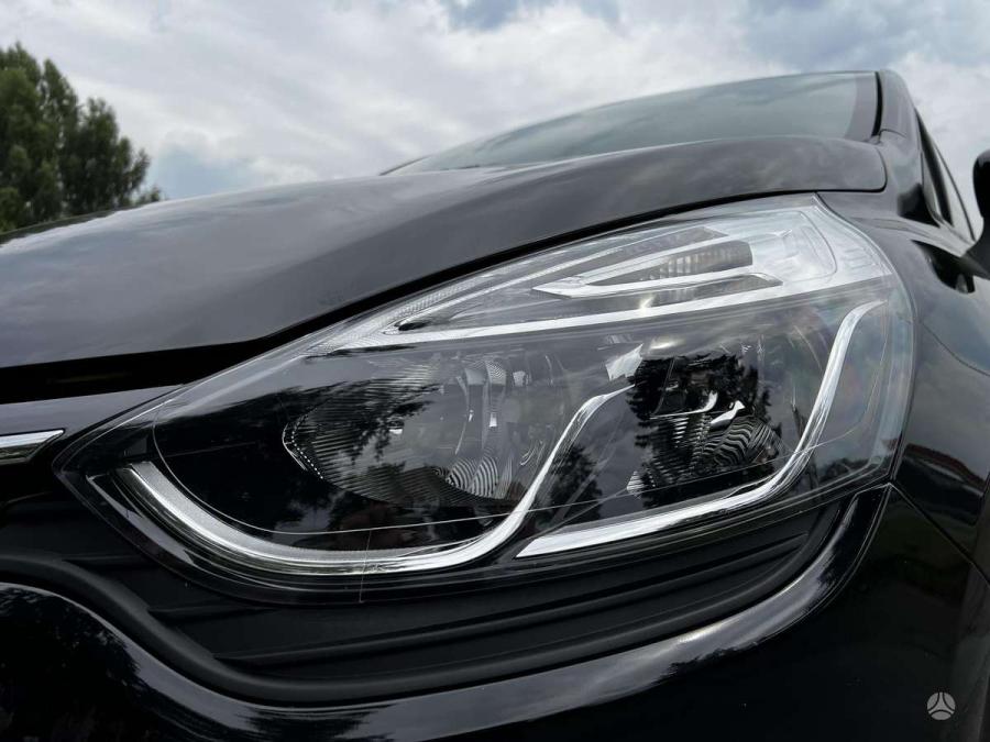Black Renault Clio 2019 in Taurage, with an engine capacity of 0.90 L and mileage of 170 thousand km for 4999 €, photo 4 on AUTOMOTO.COM.LV