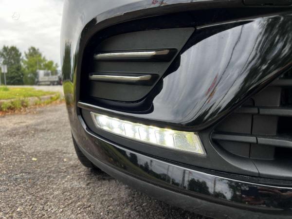 Black Renault Clio 2019 in Taurage, with an engine capacity of 0.90 L and mileage of 170 thousand km for 4999 €, photo 4 on AUTOMOTO.COM.LV