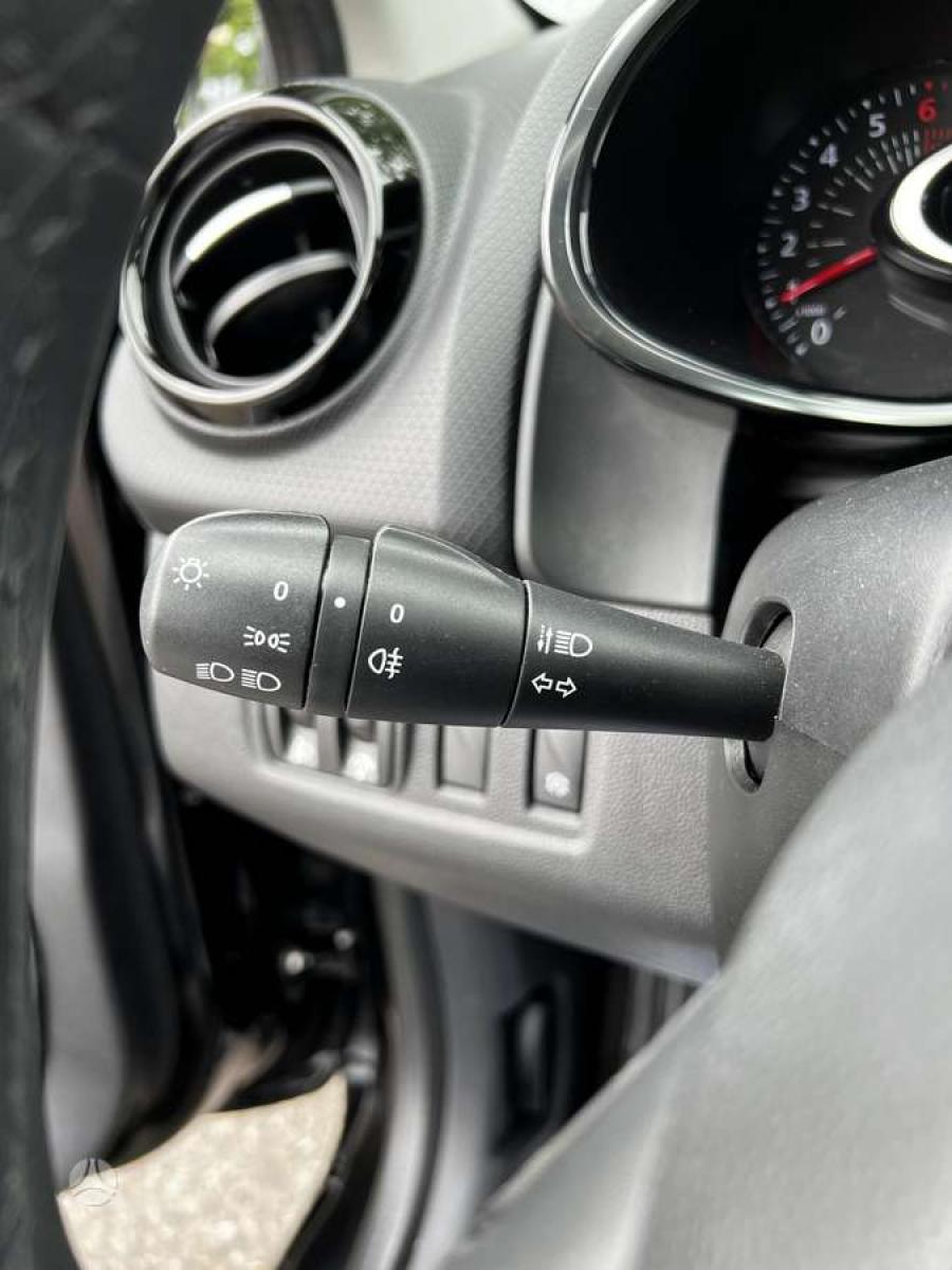 Black Renault Clio 2019 in Taurage, with an engine capacity of 0.90 L and mileage of 170 thousand km for 4999 €, photo 14 on AUTOMOTO.COM.LV