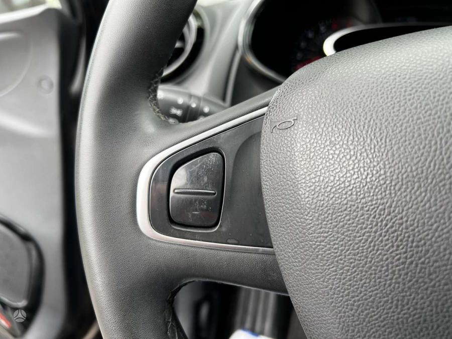 Black Renault Clio 2019 in Taurage, with an engine capacity of 0.90 L and mileage of 170 thousand km for 4999 €, photo 16 on AUTOMOTO.COM.LV