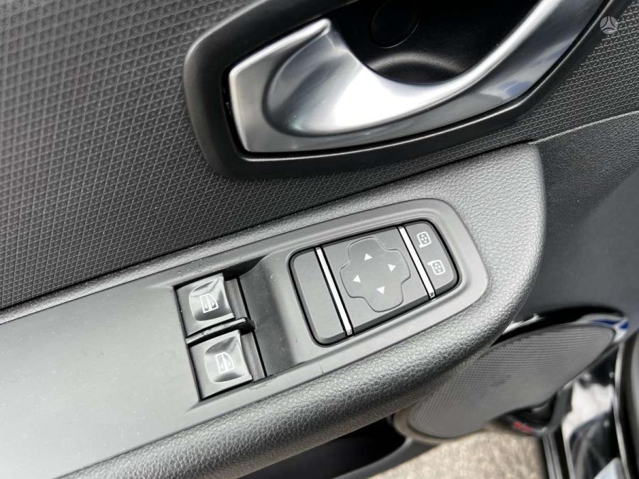 Black Renault Clio 2019 in Taurage, with an engine capacity of 0.90 L and mileage of 170 thousand km for 4999 €, photo 19 on AUTOMOTO.COM.LV