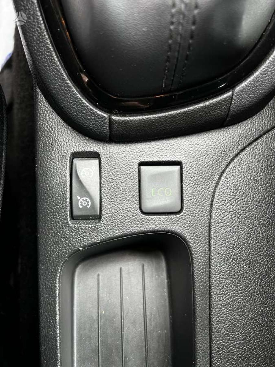 Black Renault Clio 2019 in Taurage, with an engine capacity of 0.90 L and mileage of 170 thousand km for 4999 €, photo 26 on AUTOMOTO.COM.LV