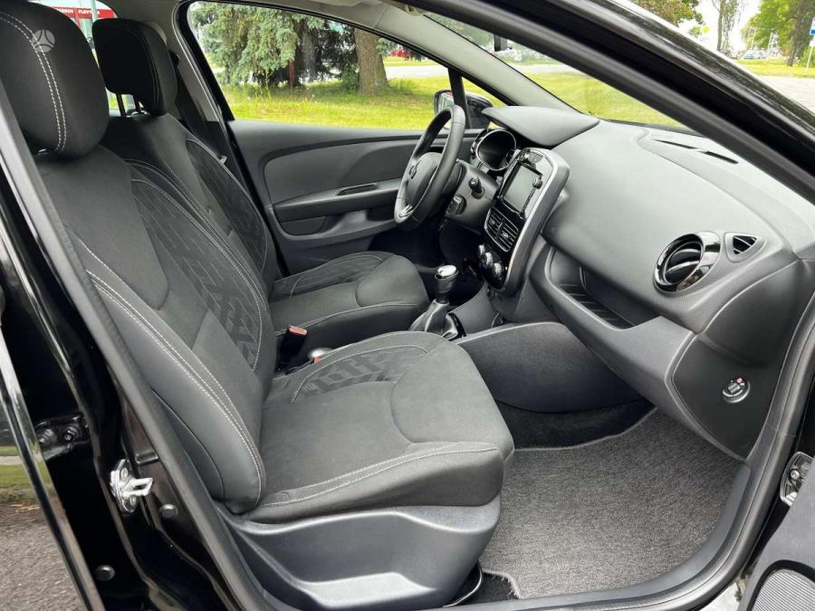 Black Renault Clio 2019 in Taurage, with an engine capacity of 0.90 L and mileage of 170 thousand km for 4999 €, photo 30 on AUTOMOTO.COM.LV
