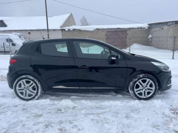 Black Renault Clio 2020 in Taurage, with an engine capacity of 0.90 L and mileage of 150 thousand km for 4300 €, photo 6 on AUTOMOTO.COM.LV