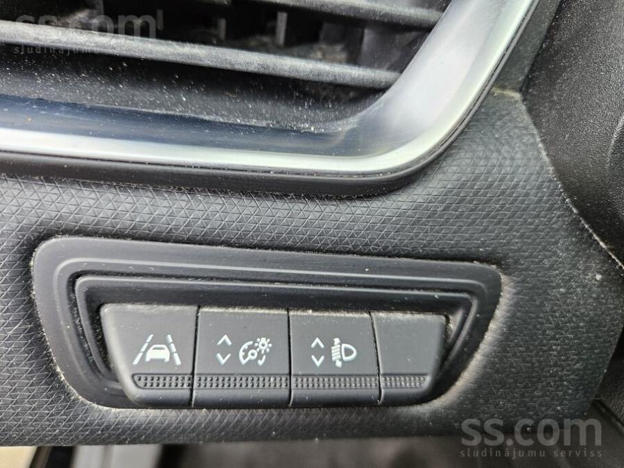 Melns Renault Clio 2021 Rīga, ar dzinēja tilpumu 1.60 L un nobraukumu 115 tūkst. km par 12700 €, foto 29 vietnē AUTOMOTO.COM.LV