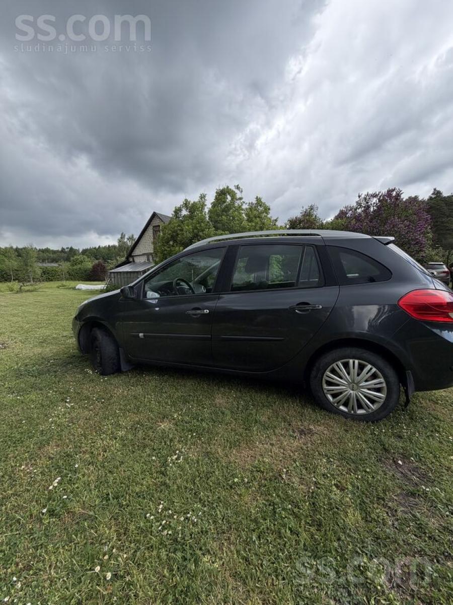 Black Renault Clio 2008 in Kuldiga, with an engine capacity of 1.50 L and mileage of 307 thousand km for 1350 €, photo 1 on AUTOMOTO.COM.LV