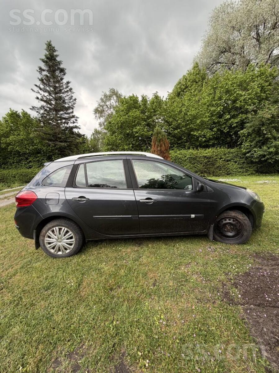 Black Renault Clio 2008 in Kuldiga, with an engine capacity of 1.50 L and mileage of 307 thousand km for 1350 €, photo 5 on AUTOMOTO.COM.LV