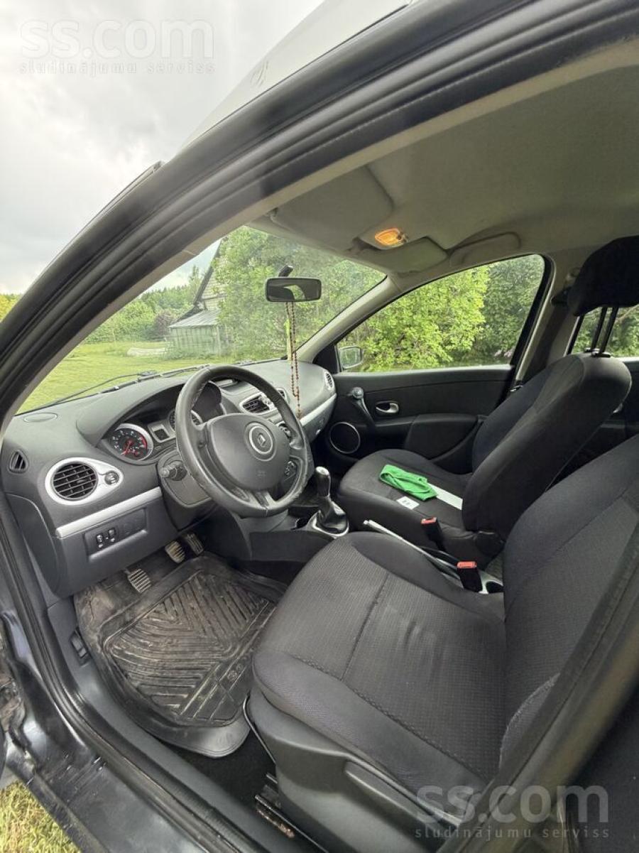 Black Renault Clio 2008 in Kuldiga, with an engine capacity of 1.50 L and mileage of 307 thousand km for 1350 €, photo 8 on AUTOMOTO.COM.LV