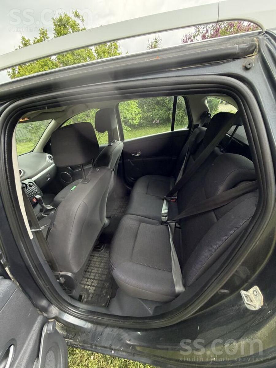 Black Renault Clio 2008 in Kuldiga, with an engine capacity of 1.50 L and mileage of 307 thousand km for 1350 €, photo 10 on AUTOMOTO.COM.LV