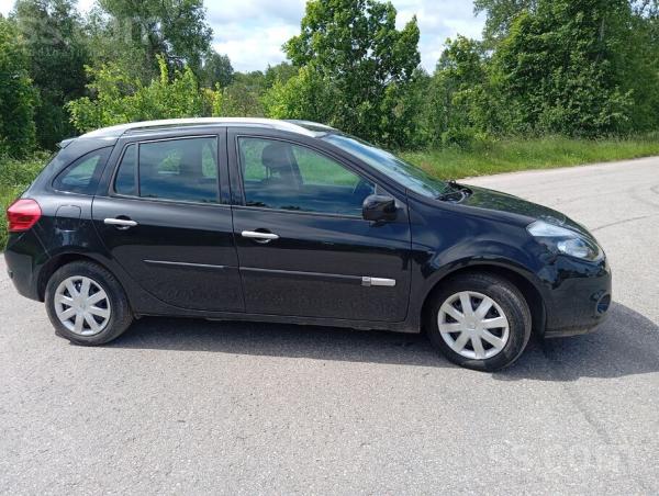 Melns Renault Clio 2012 Tukums, ar dzinēja tilpumu 1.50 L un nobraukumu 271 tūkst. km par 2900 €, foto 3 vietnē AUTOMOTO.COM.LV