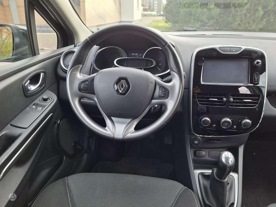 Black Renault Clio 2015 in Ukmerge, with an engine capacity of 1.50 L and mileage of 261 thousand km for 3650 €, photo 6 on AUTOMOTO.COM.LV