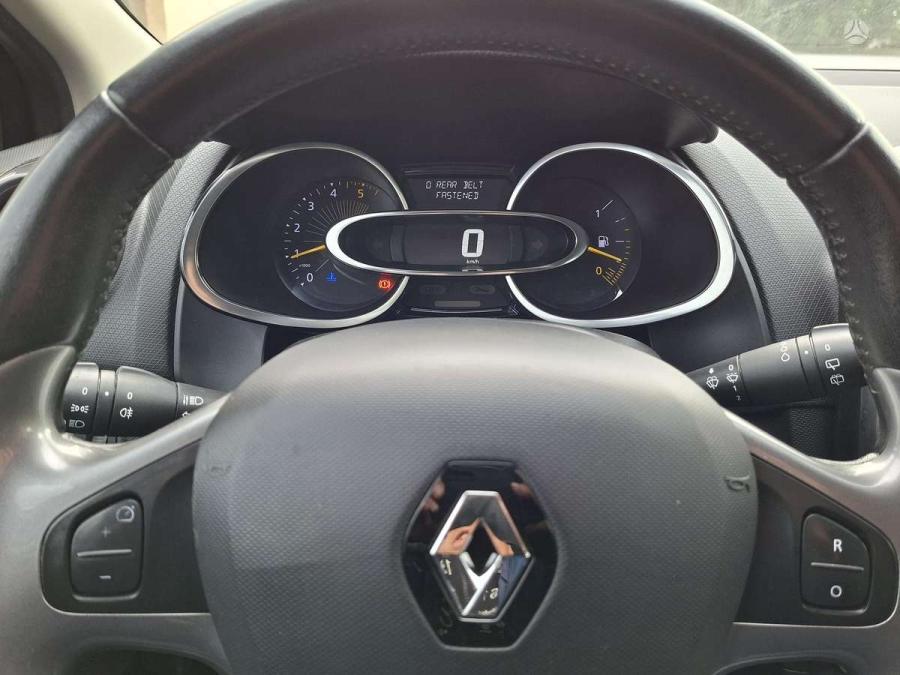 Black Renault Clio 2015 in Ukmerge, with an engine capacity of 1.50 L and mileage of 261 thousand km for 3650 €, photo 7 on AUTOMOTO.COM.LV