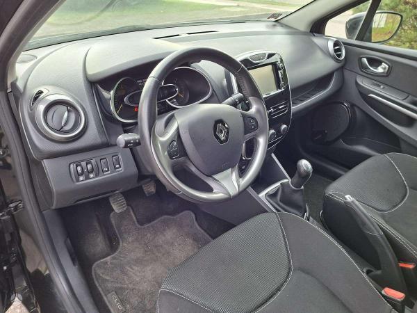 Renault Clio 2015 in Ukmerge on AUTOMOTO.COM.LV Black Renault Clio 2015 in Ukmerge, with an engine capacity of 1.50 L and mileage of 261 thousand km for 3650 €, photo 10 on AUTOMOTO.COM.LV