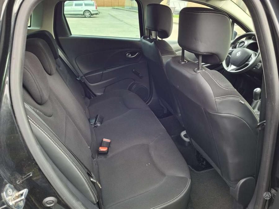 Black Renault Clio 2015 in Ukmerge, with an engine capacity of 1.50 L and mileage of 261 thousand km for 3650 €, photo 11 on AUTOMOTO.COM.LV