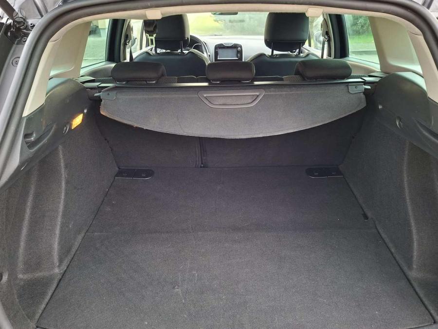 Black Renault Clio 2015 in Ukmerge, with an engine capacity of 1.50 L and mileage of 261 thousand km for 3650 €, photo 12 on AUTOMOTO.COM.LV