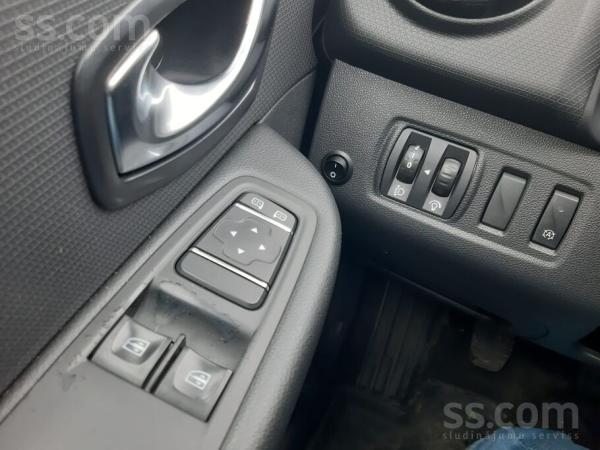Black Renault Clio 2016 in Daugavpils, with an engine capacity of 1.50 L and mileage of 0 thousand km for 5650 €, photo 10 on AUTOMOTO.COM.LV