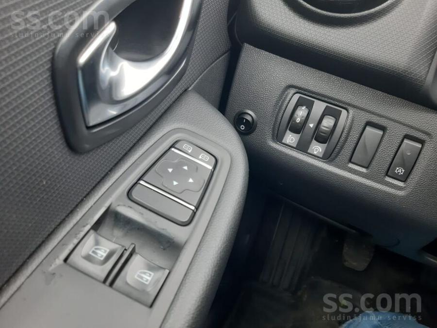 Melns Renault Clio 2016 Daugavpils, ar dzinēja tilpumu 1.50 L un nobraukumu 0 tūkst. km par 5650 €, foto 11 vietnē AUTOMOTO.COM.LV