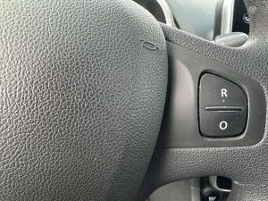 Melns Renault Clio 2016 Alīta, ar dzinēja tilpumu 1.46 L un nobraukumu 300 tūkst. km par 3900 €, foto 18 vietnē AUTOMOTO.COM.LV