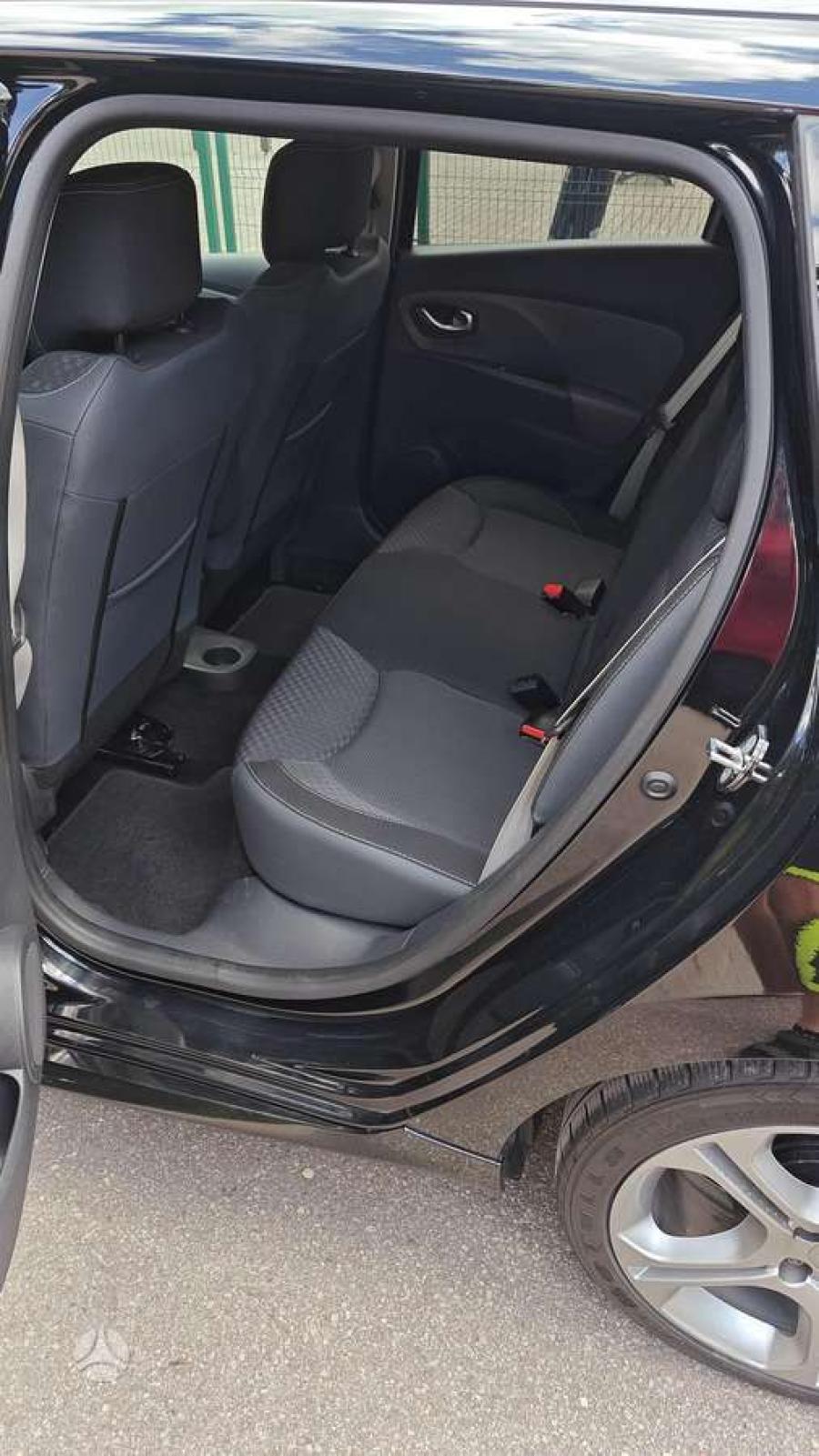Melns Renault Clio 2016 Jurbarkas, ar dzinēja tilpumu 1.20 L un nobraukumu 169 tūkst. km par 5650 €, foto 7 vietnē AUTOMOTO.COM.LV