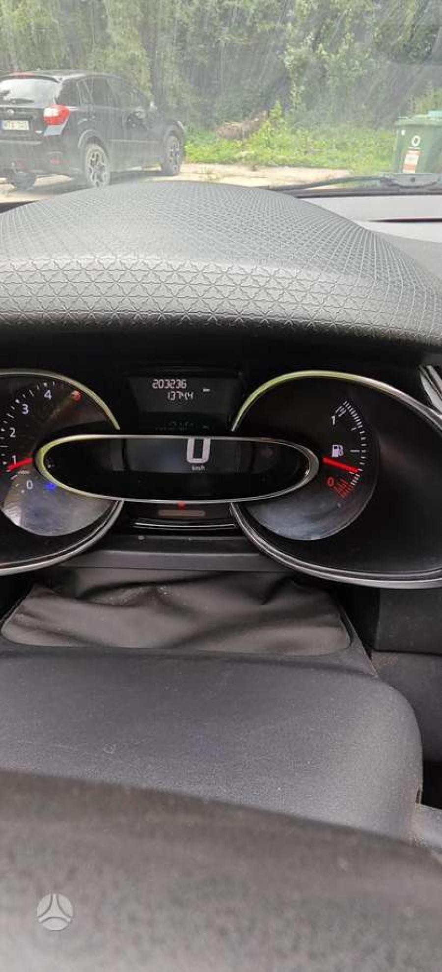 Melns Renault Clio 2017 Kauņa, ar dzinēja tilpumu 1.46 L un nobraukumu 203 tūkst. km par 3800 €, foto 5 vietnē AUTOMOTO.COM.LV
