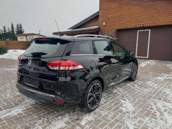 Black Renault Clio 2018 in Pakruojis, with an engine capacity of 0.90 L and mileage of 136 thousand km for 5250 €, photo 3 on AUTOMOTO.COM.LV