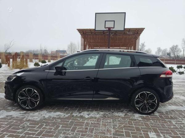 Black Renault Clio 2018 in Pakruojis, with an engine capacity of 0.90 L and mileage of 136 thousand km for 5250 €, photo 6 on AUTOMOTO.COM.LV