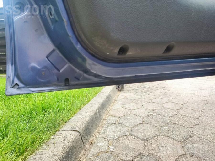 Blue Renault Clio 2000 in Jelgava, with an engine capacity of 1.20 L and mileage of 197 thousand km for 800 €, photo 7 on AUTOMOTO.COM.LV