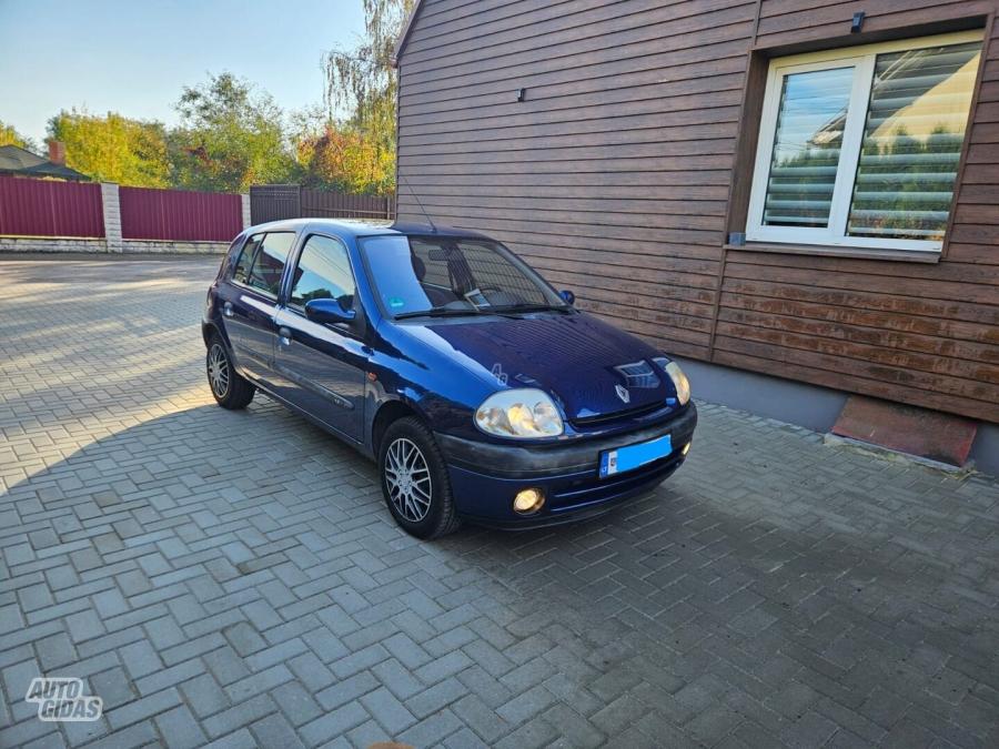 Blue Renault Clio 2000 in Vilkaviskis, with an engine capacity of 1.10 L and mileage of 299 thousand km for 750 €, photo 1 on AUTOMOTO.COM.LV