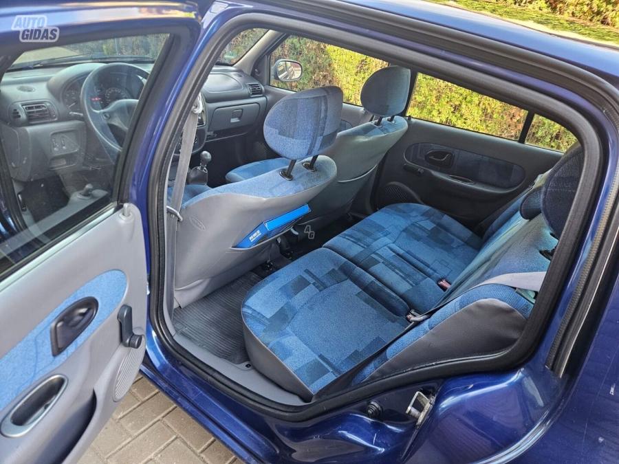 Blue Renault Clio 2000 in Vilkaviskis, with an engine capacity of 1.10 L and mileage of 299 thousand km for 750 €, photo 7 on AUTOMOTO.COM.LV