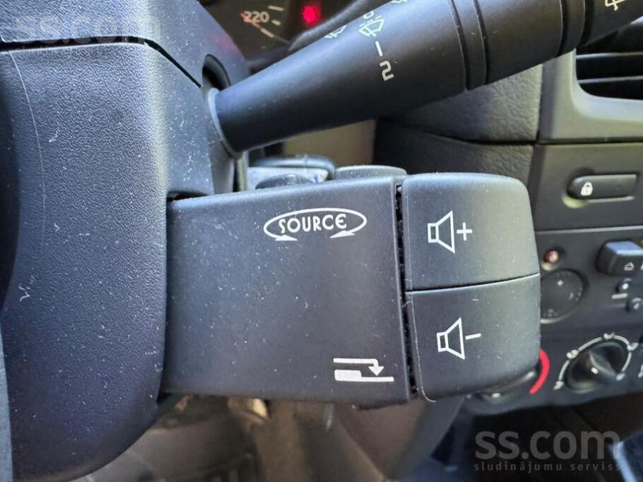 Zils Renault Clio 2001 Rīga, ar dzinēja tilpumu 1.30 L un nobraukumu 0 tūkst. km par 1499 €, foto 13 vietnē AUTOMOTO.COM.LV