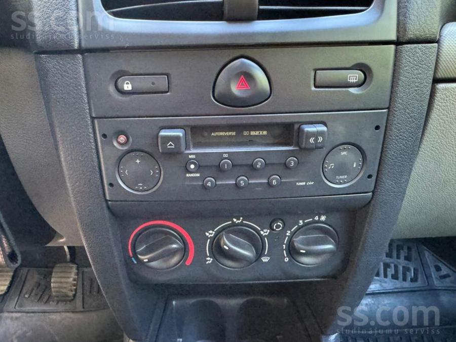 Zils Renault Clio 2001 Rīga, ar dzinēja tilpumu 1.30 L un nobraukumu 0 tūkst. km par 1499 €, foto 16 vietnē AUTOMOTO.COM.LV