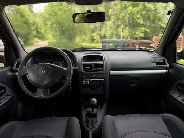 Blue Renault Clio 2001 in Vilnius, with an engine capacity of 1.15 L and mileage of 211 thousand km for 1150 €, photo 9 on AUTOMOTO.COM.LV