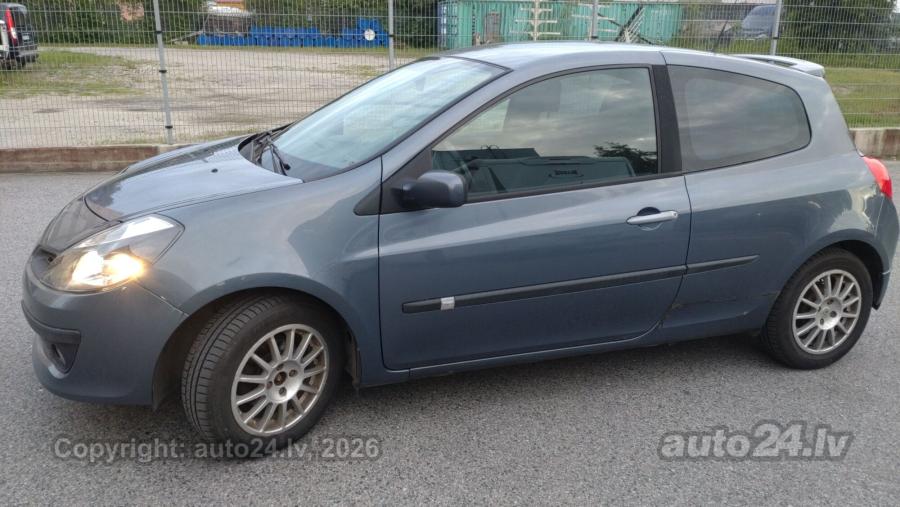 Zils Renault Clio 2005 Tallina, ar dzinēja tilpumu 1.40 L un nobraukumu 191 tūkst. km par 1250 €, foto 3 vietnē AUTOMOTO.COM.LV