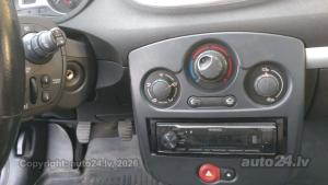 Zils Renault Clio 2005 Tallina, ar dzinēja tilpumu 1.40 L un nobraukumu 191 tūkst. km par 1250 €, foto 7 vietnē AUTOMOTO.COM.LV