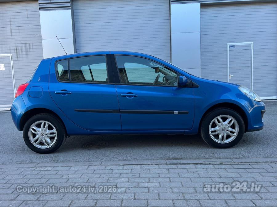 Zils Renault Clio 2006 Narva, ar dzinēja tilpumu 1.10 L un nobraukumu 169 tūkst. km par 1499 €, foto 11 vietnē AUTOMOTO.COM.LV