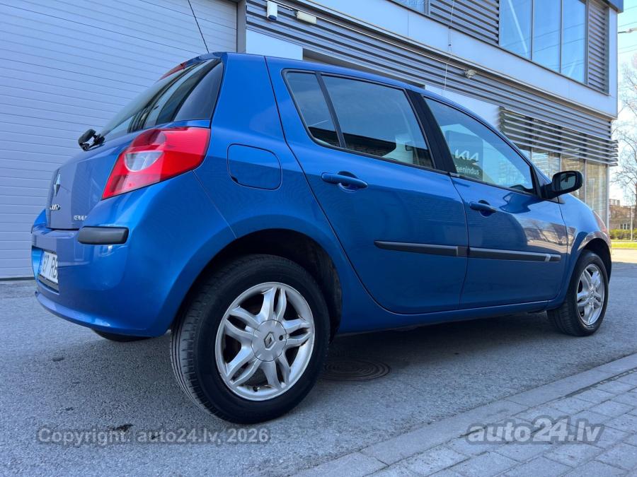 Zils Renault Clio 2006 Narva, ar dzinēja tilpumu 1.10 L un nobraukumu 169 tūkst. km par 1499 €, foto 18 vietnē AUTOMOTO.COM.LV