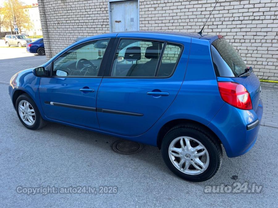 Zils Renault Clio 2006 Narva, ar dzinēja tilpumu 1.10 L un nobraukumu 169 tūkst. km par 1499 €, foto 19 vietnē AUTOMOTO.COM.LV