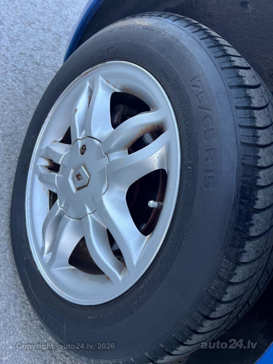 Zils Renault Clio 2006 Narva, ar dzinēja tilpumu 1.10 L un nobraukumu 169 tūkst. km par 1499 €, foto 22 vietnē AUTOMOTO.COM.LV
