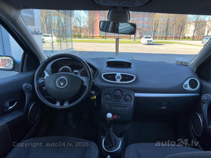 Zils Renault Clio 2006 Narva, ar dzinēja tilpumu 1.10 L un nobraukumu 169 tūkst. km par 1499 €, foto 24 vietnē AUTOMOTO.COM.LV