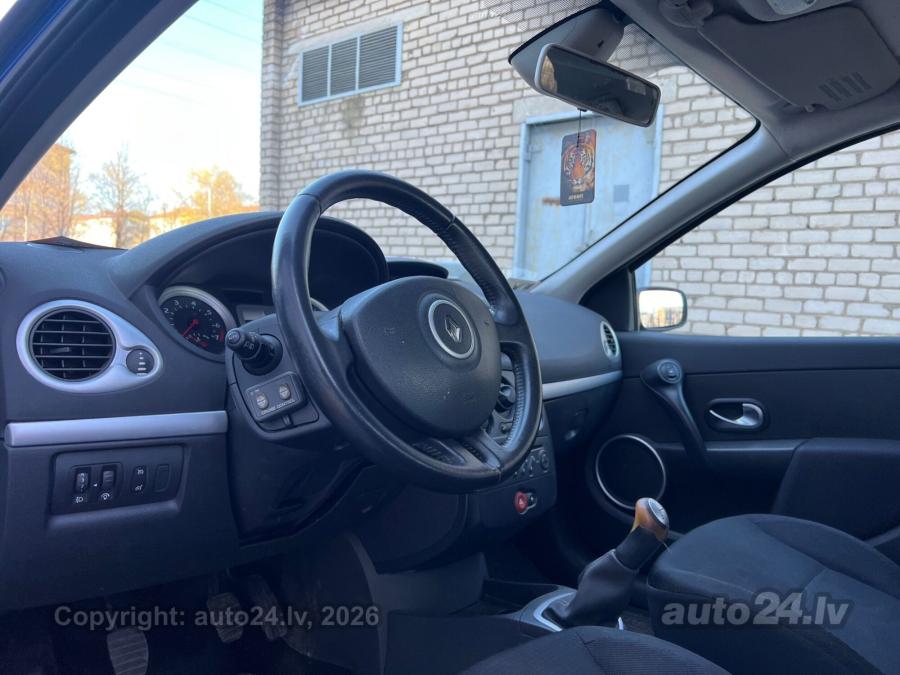 Zils Renault Clio 2006 Narva, ar dzinēja tilpumu 1.10 L un nobraukumu 169 tūkst. km par 1499 €, foto 26 vietnē AUTOMOTO.COM.LV